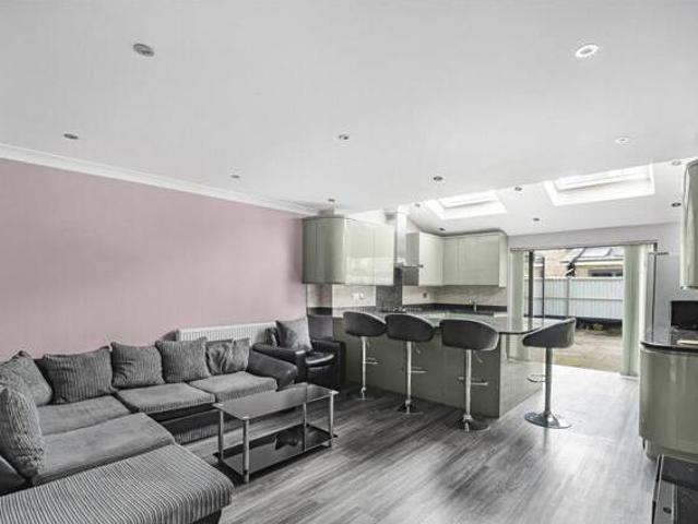 4 Bedroom Terraced House For Rent In London