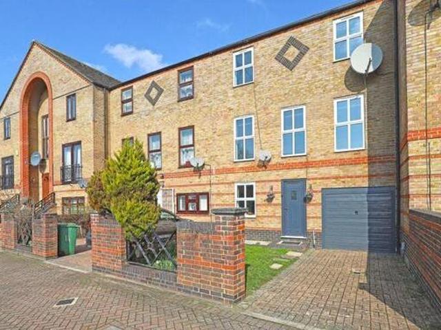 4 Bedroom Terraced House For Rent In London