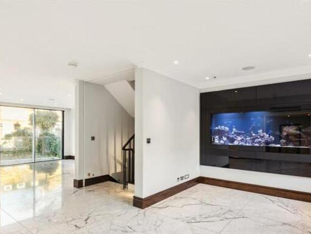 4 Bedroom Terraced House For Rent In London