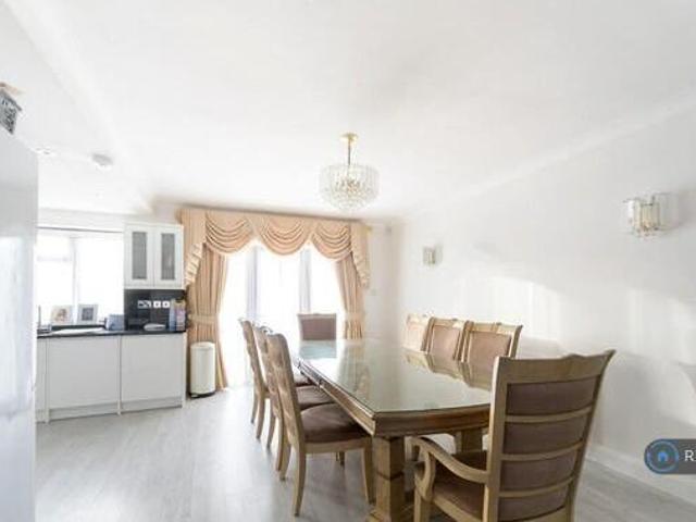 4 Bedroom Terraced House For Rent In London