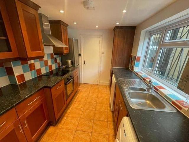 4 Bedroom Terraced House For Rent In London