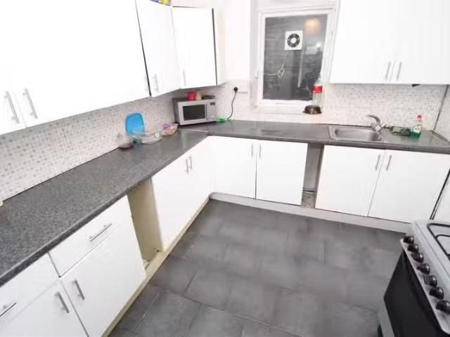 4 bedroom terraced house for rent in Laura Street, Treforest.