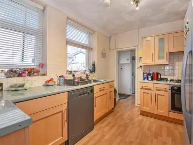 4 bedroom terraced house for rent in Lawn Terrace, CF37