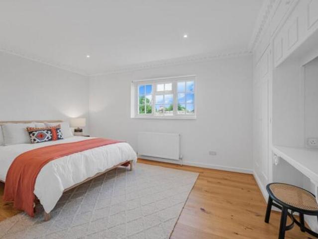 4 bedroom terraced house for rent in Lawn Crescent, Richmond, TW9