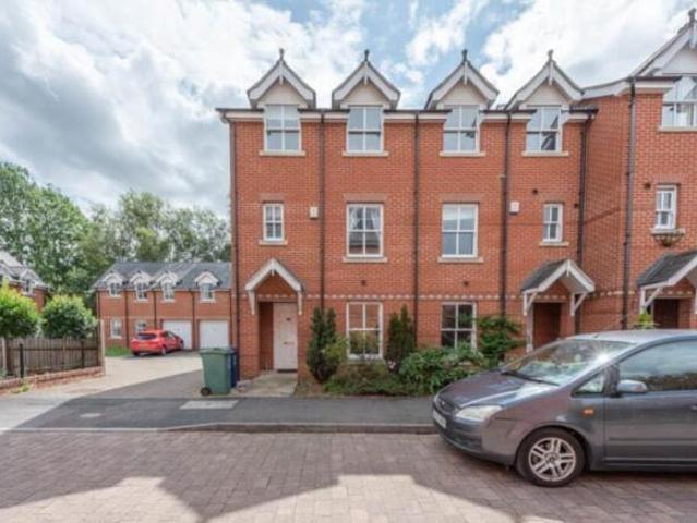4 bedroom terraced house for rent in Lamarsh Road, Oxford, OX2