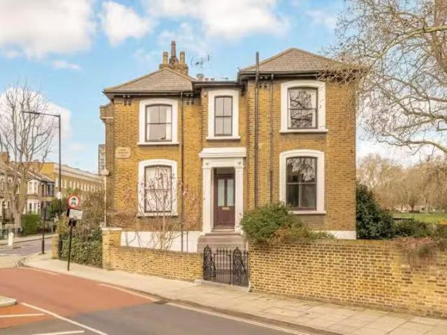 4 bedroom terraced house for rent in Lansdowne Drive, London F.