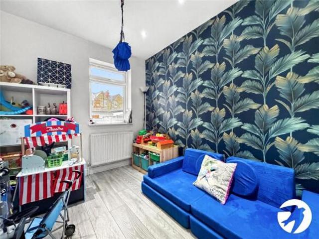 4 bedroom terraced house for rent in Larkbere Road, London, SE26