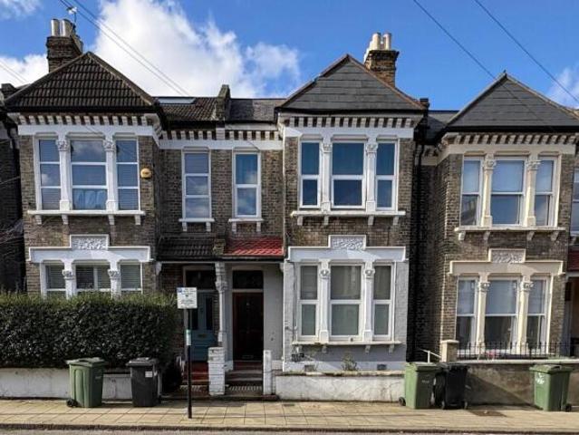 4 bedroom terraced house for rent in Leander Road, London, SW2