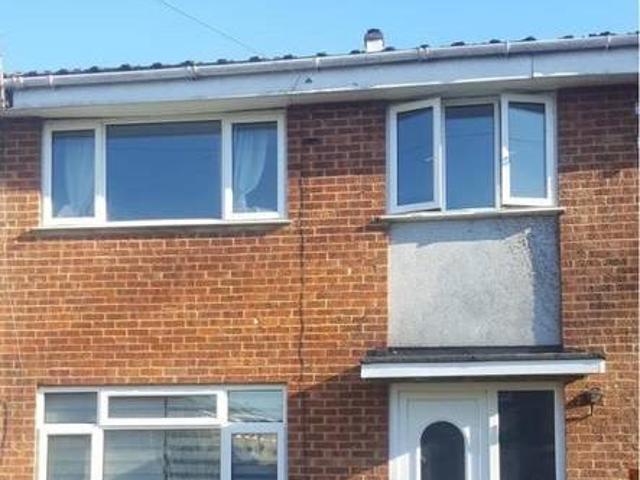 4 bedroom terraced house for rent in Ling Crescent Bordon GU35