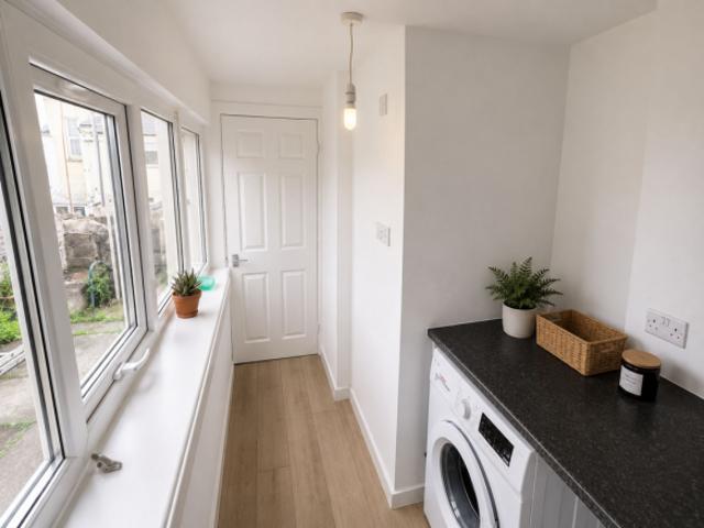 4 bedroom terraced house for rent in Lipson Road, Plymouth, PL4