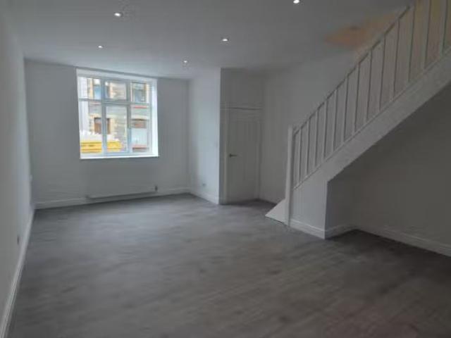4 bedroom terraced house for rent in Llewellyn Street, Pontygw.