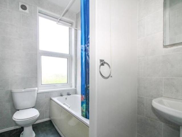 4 bedroom terraced house for rent in Lumley Avenue, Burley, Leeeds, West Yorkshire, LS4