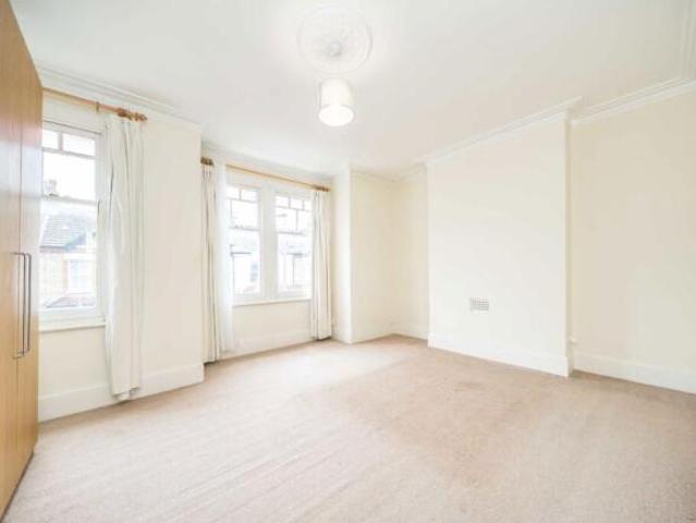 4 bedroom terraced house for rent in Lydden Grove, Earlsfield, SW18