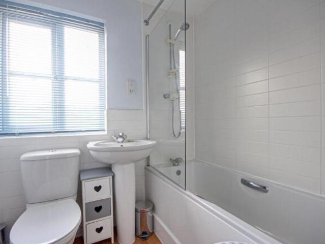 4 bedroom terraced house for rent in Lyneham Drive, Kingsway, Gloucester, GL2