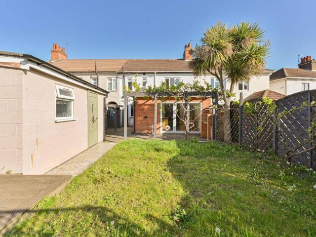 4 bedroom terraced house for rent in Mount Road, Merton, Mitcham, CR4