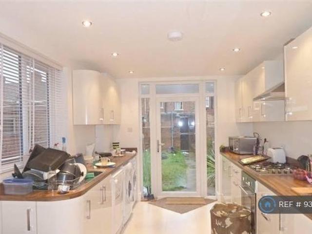 4 bedroom terraced house for rent in Monks Road Exeter EX4