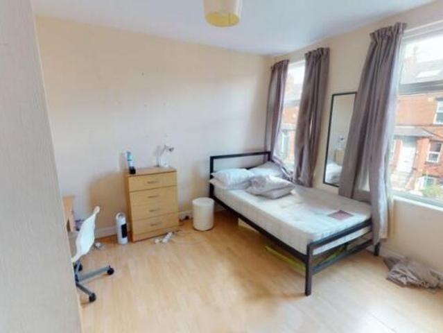 4 bedroom terraced house for rent in Mayville Street, Hyde Park, Leeds, LS6