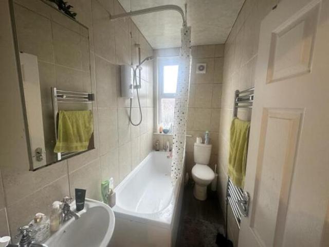 4 bedroom terraced house for rent in Mayville Street, Hyde Park, Leeds, LS6