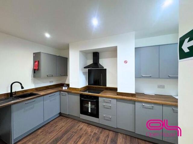 4 bedroom terraced house for rent in Mackenzie Street, Bolton, BL1