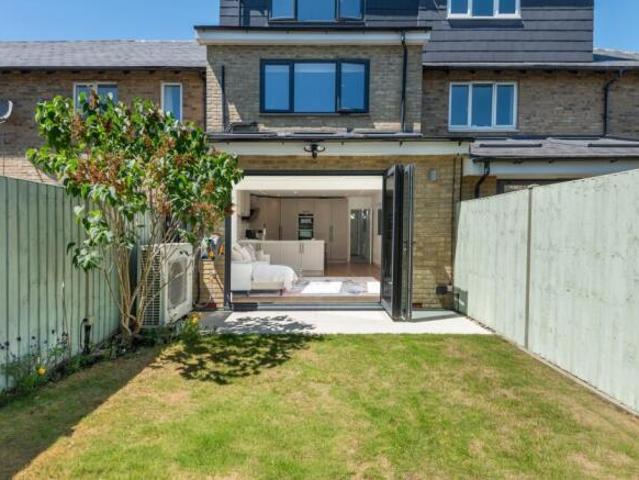 4 bedroom terraced house for rent in Magellan Place, Cubitt Town, E14