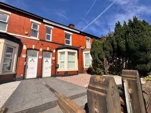 4 bedroom terraced house for rent in Manchester Road, Bury, Gr.