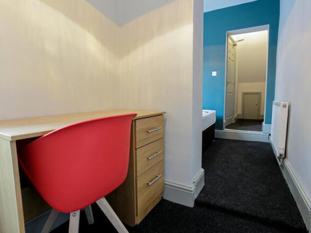4 bedroom terraced house for rent in Martin Street, Salford, M5