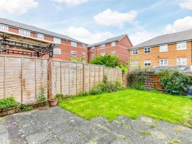 4 bedroom terraced house for rent in Massingberd Way, London, SW17