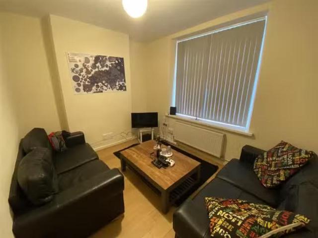 4 bedroom terraced house for rent in Meadow Street, Treforest.