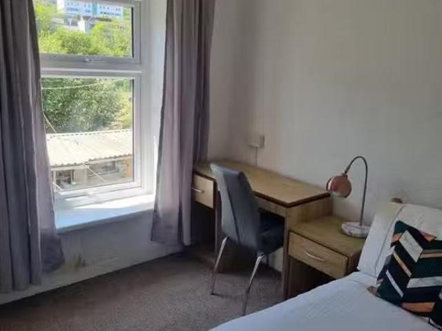 4 bedroom terraced house for rent in Meadow Street, Treforest.