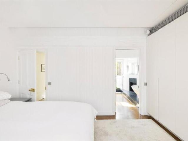 4 bedroom terraced house for rent in Meard Street, Soho, London, W1F