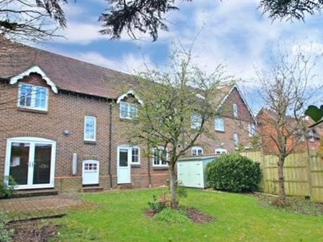 4 bedroom terraced house for rent in Meredun Close Hursley SO21