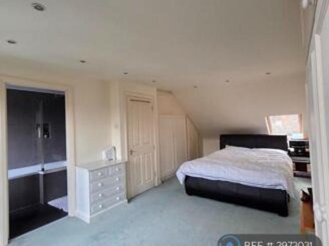 4 bedroom terraced house for rent in Merton Hall Gardens, London, SW20