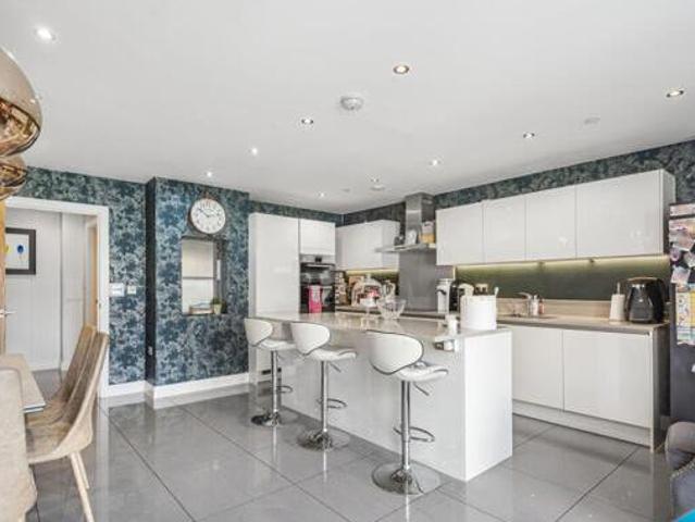 4 Bedroom Terraced House For Rent In Mill Hill, London