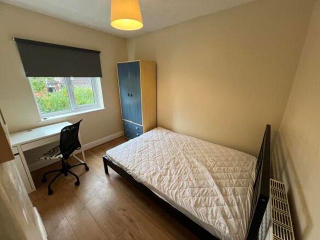 4 bedroom terraced house for rent in Milton Road, SO15