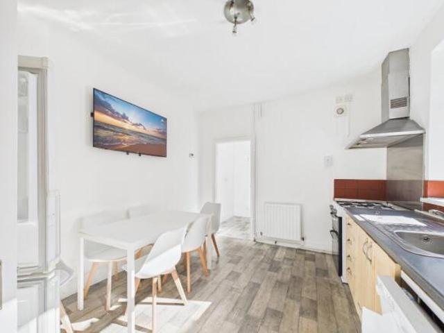 4 bedroom terraced house for rent in Milton Street, DE22