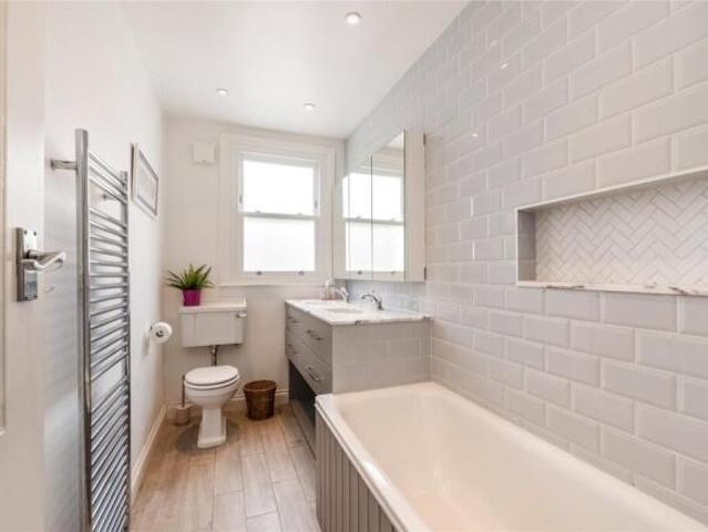 4 bedroom terraced house for rent in Mysore Road, Clapham Common, SW11