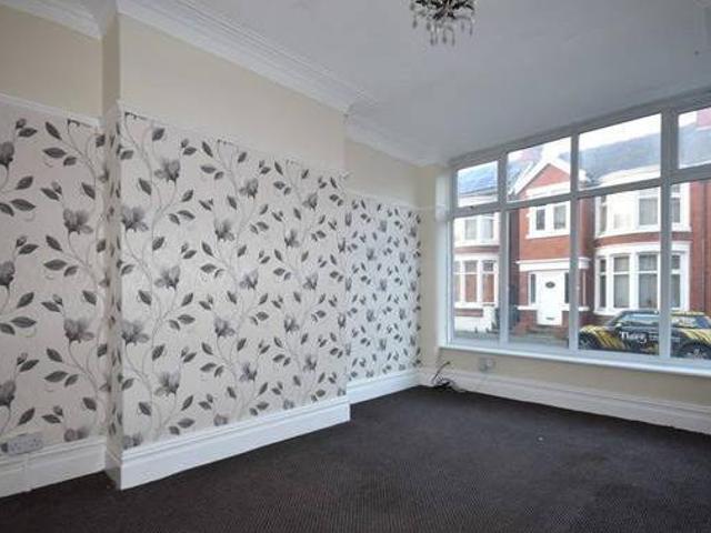 4 bedroom terraced house for rent in Northfield Avenue Blackpool FY1