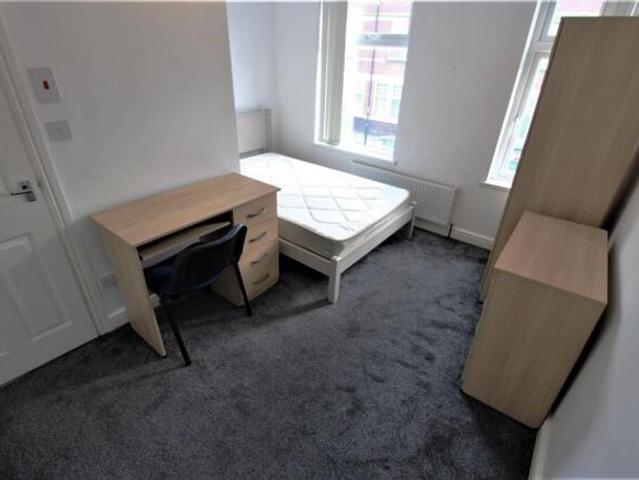 4 bedroom terraced house for rent in Northfield Road, Coventry, CV1 2DB, CV1