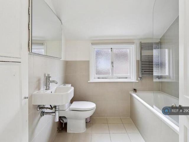 4 bedroom terraced house for rent in Narbonne Avenue, London, SW4