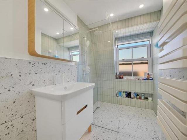 4 bedroom terraced house for rent in Nevill Road, London, N16