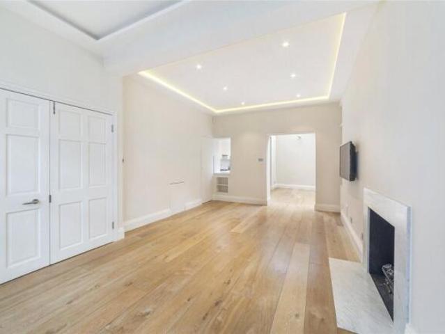 4 bedroom terraced house for rent in New End, Hampstead, NW3