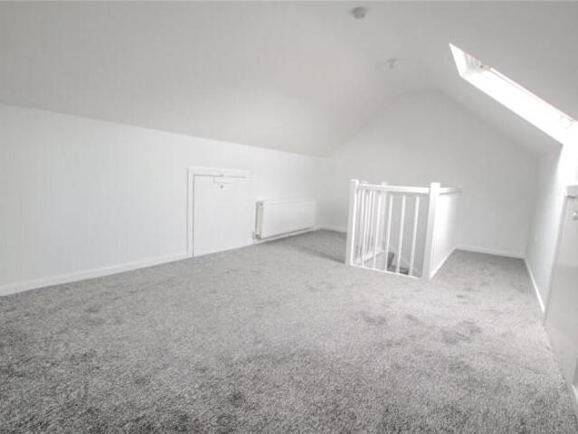 4 bedroom terraced house for rent in New Hey Road, Huddersfield, West Yorkshire, HD3
