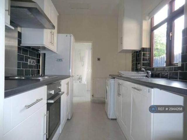 4 bedroom terraced house for rent in Newcombe Road, Coventry, CV5