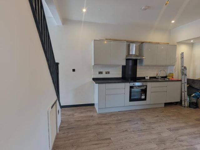 4 bedroom terraced house for rent in Newlyn Street, Manchester, M14