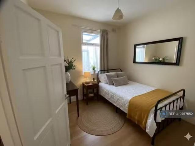 4 bedroom terraced house for rent in Nine Acres Close, London.
