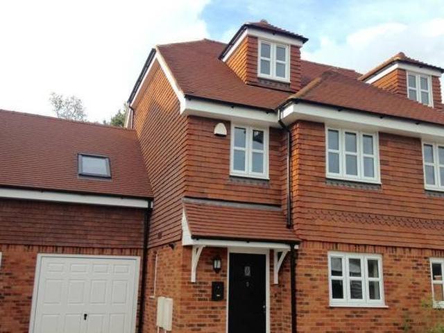 4 bedroom terraced house for rent in Smith Way Headcorn TN27