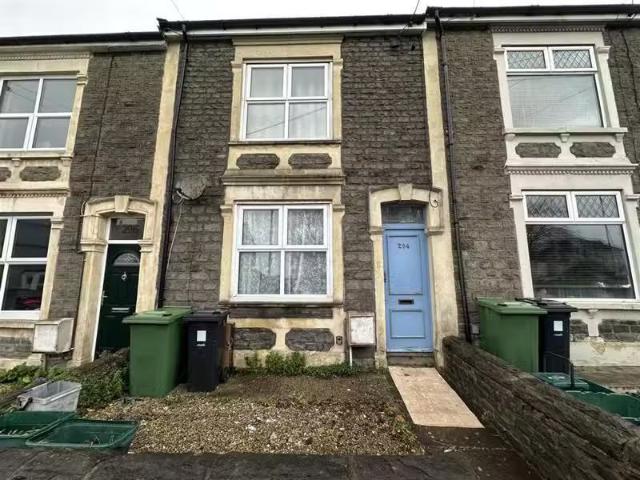 4 bedroom terraced house for rent in Soundwell Road, Bristol.