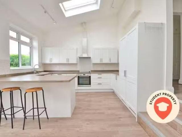 4 bedroom terraced house for rent in Southmead Road, Southmead.