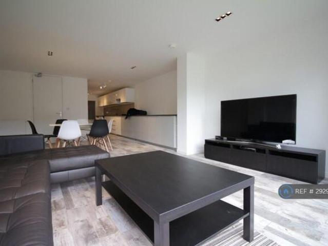 4 bedroom terraced house for rent in Somers Close, London, NW1