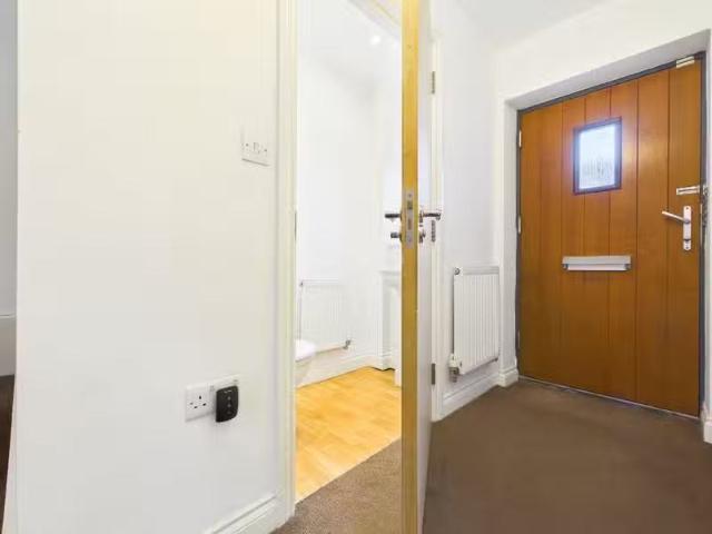 4 bedroom terraced house for rent in Samuels Crescent, Cardiff.
